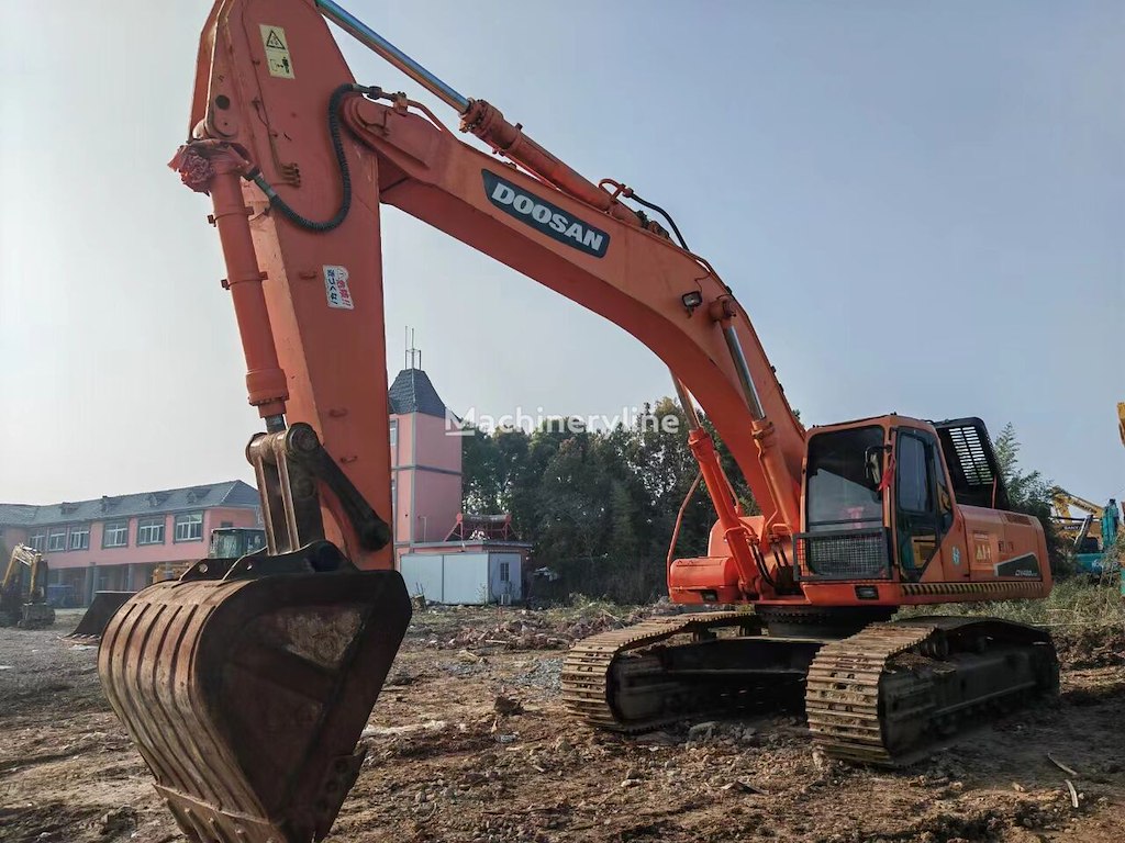 Doosan DX420 bager guseničar