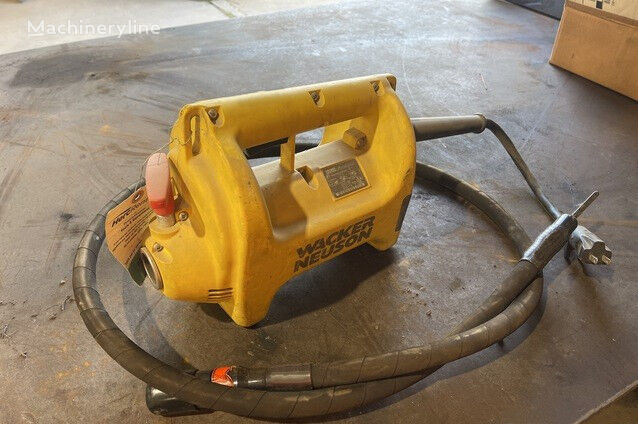 Wacker Neuson M2500 vibrator za beton