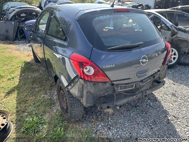 Opel Corsa Polica U Gepeku Enterijer