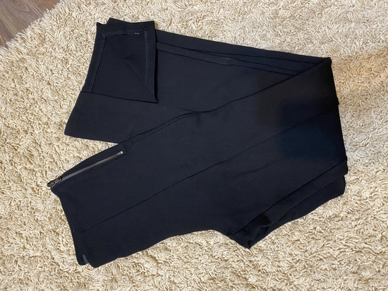 ZARA pantalone sa rezom