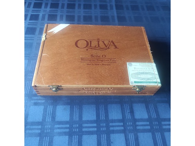 Oliva, serie 0, drvena kutija