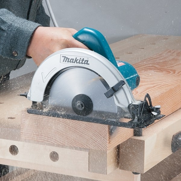 Makita ručni električni cirkular 1050W