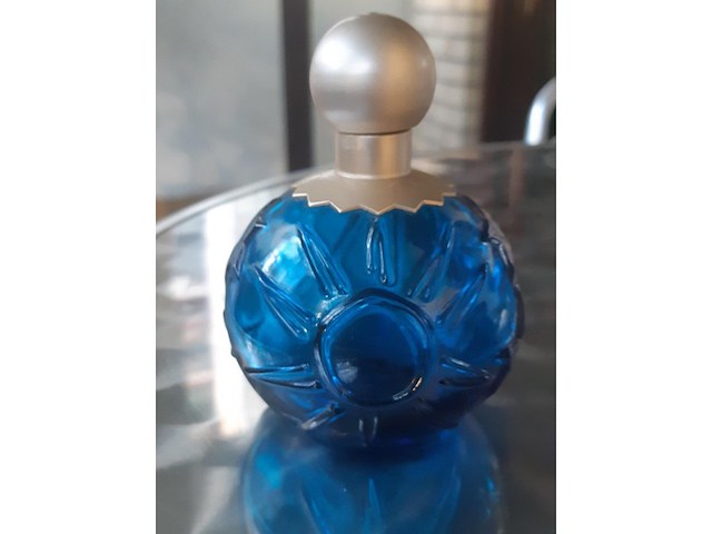 Prazna bočica od parfema Karl Lagerfeld