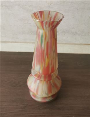 vaza od bojenog stakla