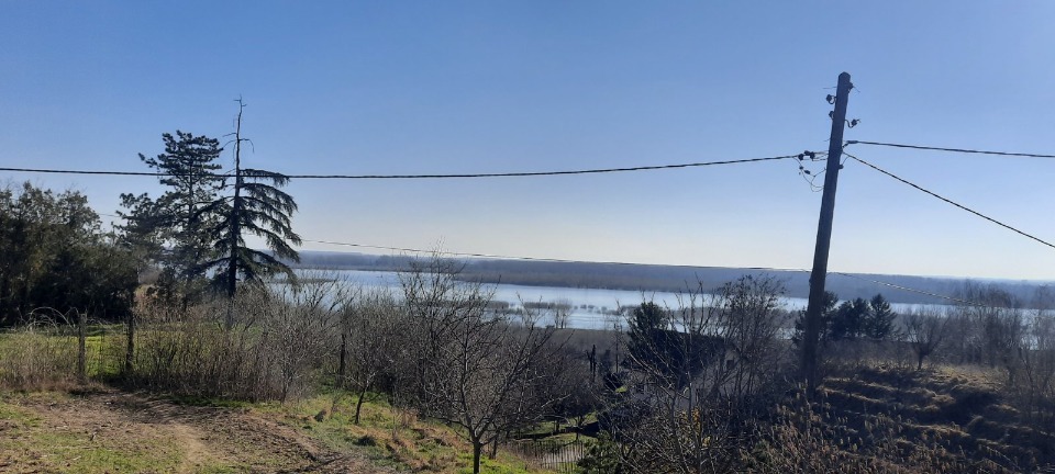 Prodajem plac u Belegisu sa pogledom na Dunav