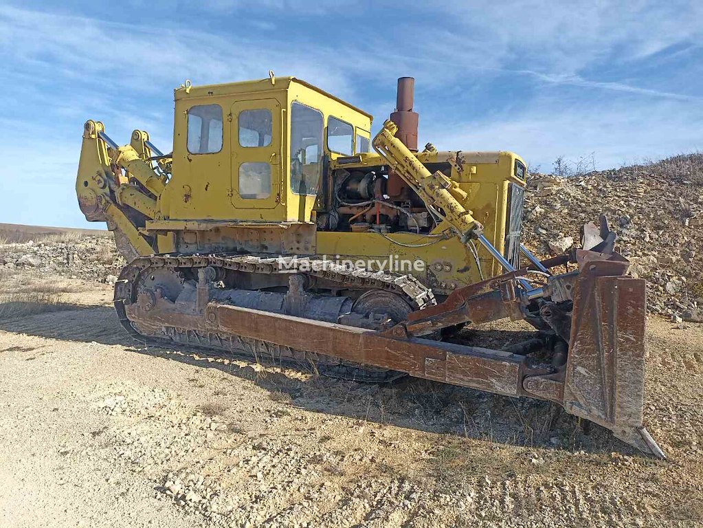 Komatsu D155A-1 buldožer