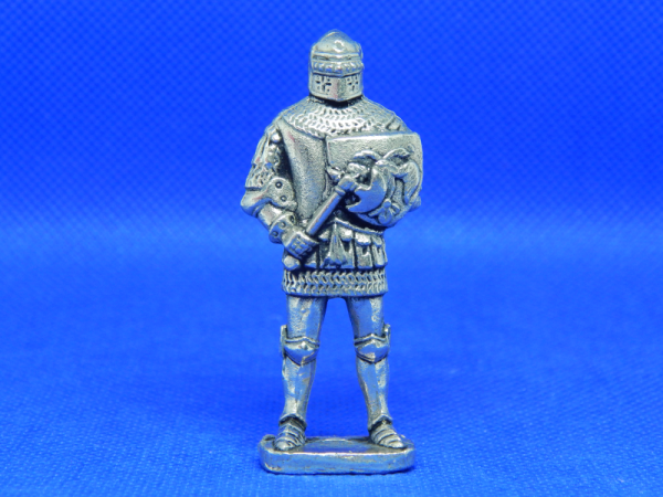 Suvenir FIGURA, metal, 58 mm, srpski srednjevekovni vitez sa sekirom tip. 1