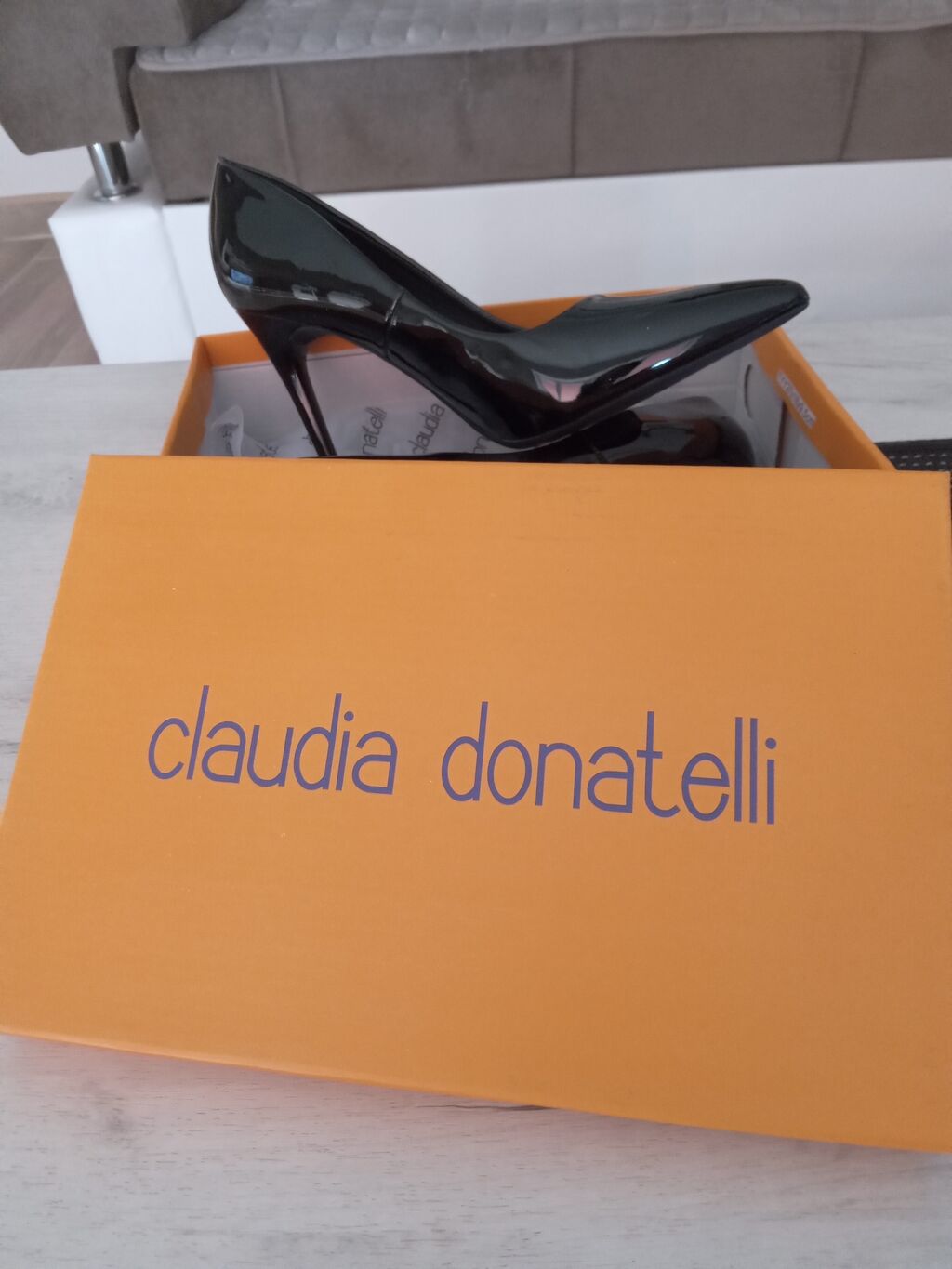 Salonke, Claudia Donatelli, 38