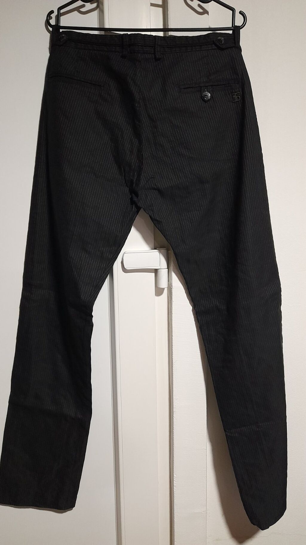 Pantalone bоја - Crna