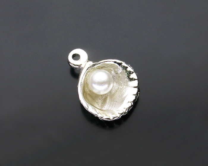 FAN07-Privezak 011(S) Silver Color – Školjka sa biserom (kom)