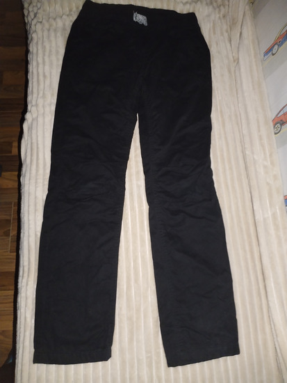 Postavljene pantalone 146