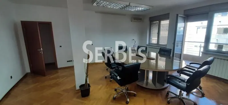 Izdavanje, poslovni prostor, 117m², Spens, Novi Sad Sve Podlokacije