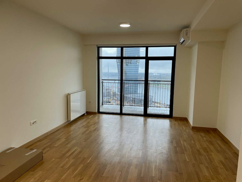 SAVSKI VENAC BEOGRAD NA VODI 83m2 , T , 375000e