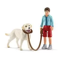 Schleich Figure Domaće životinje - Labrador u šetnji 42478