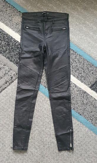 Stradivarius kozne pantalone