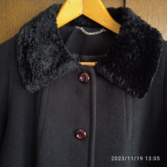 Crni zimski kaput