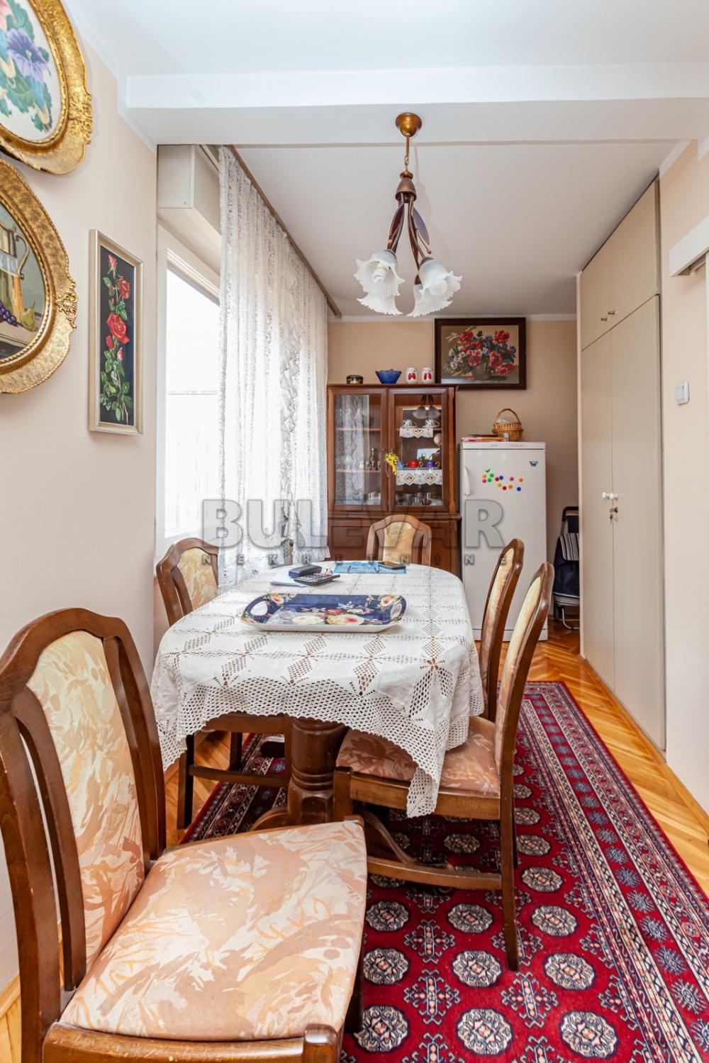Obrenovićeva, Dvoiposoban stan na prodaju, 72m2, 119.500€