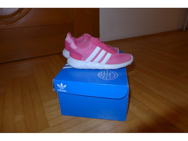 Predivne lagane Adidas, original 26