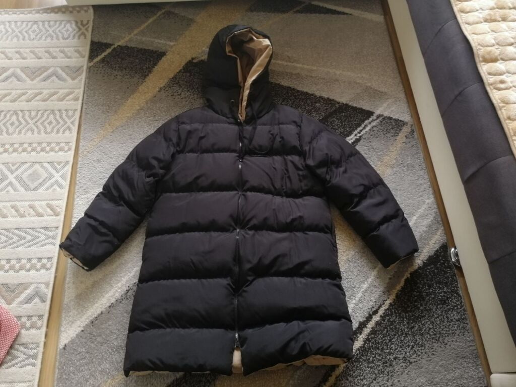 Zenska zimska jakna univerzalna velicina sa dva lica,pripada vel L