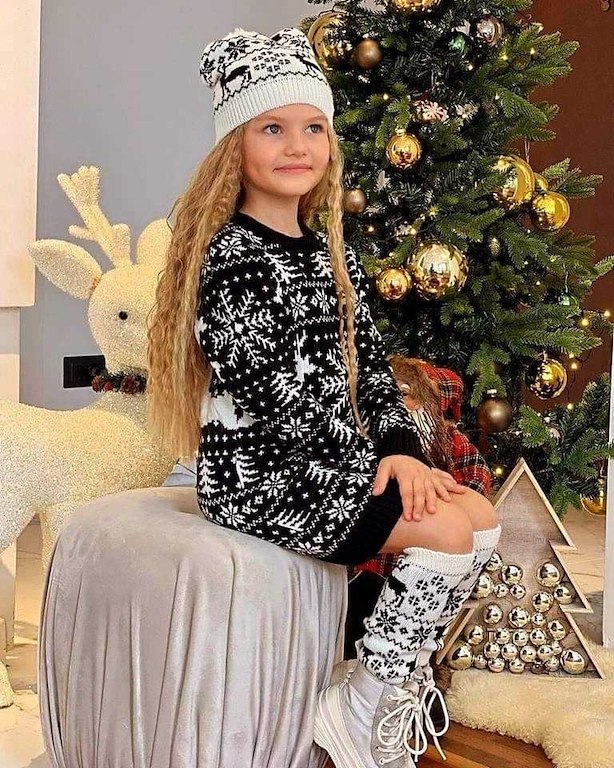 Odmah dostupan novogodišnji komplet od trikotaže za princezice od 2 do 12 godina    u kompletu haljinica, grejači i kapa