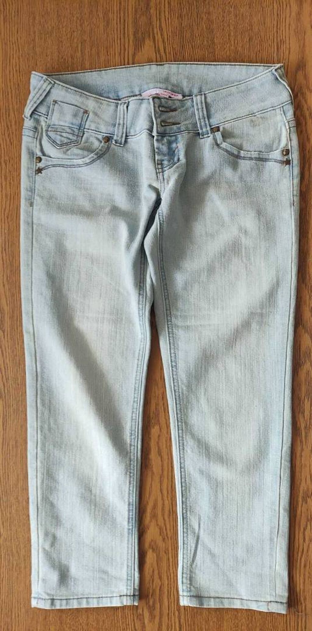 Zenske farmerke 3/4 pantalone (jeans), bez ostecenja, kao nove
