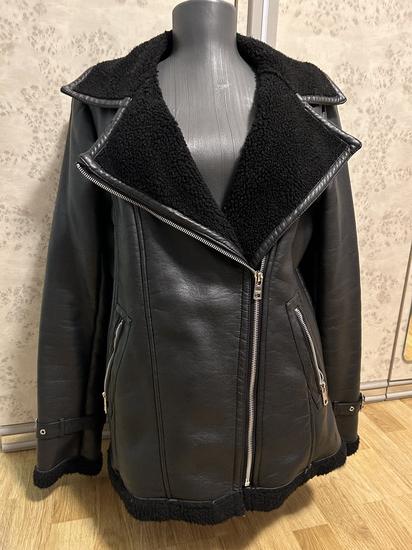 Crna jakna punjena sa vunom