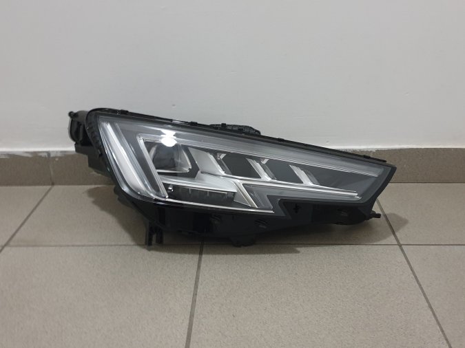 Audi A4 / 8W / 2015-2020 / Desni far / Matrix / ORIGINAL / NOVO 8W0941784A