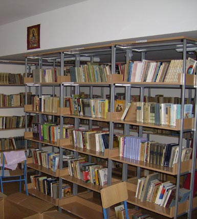 Polica za biblioteku dvostrana, dim 200x80x55 – metalna konstrukcija