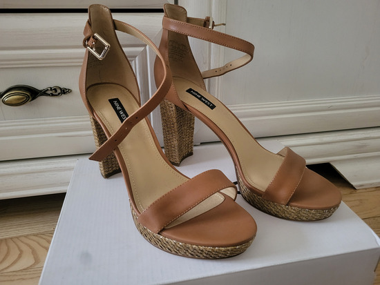 Nove Nine West sandale sa stiklom