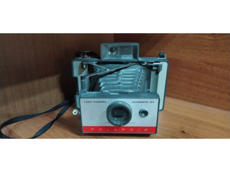 POLAROID 104