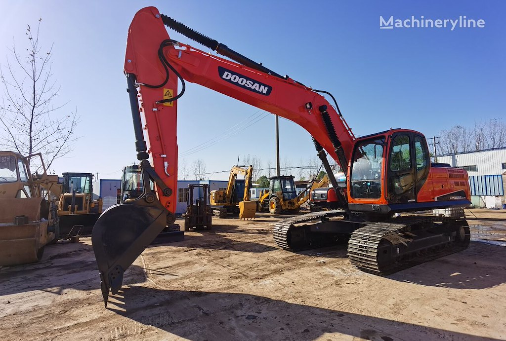 Doosan DX225LC bager guseničar