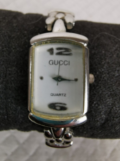 Odlcan Gucci sat sa narukvicom