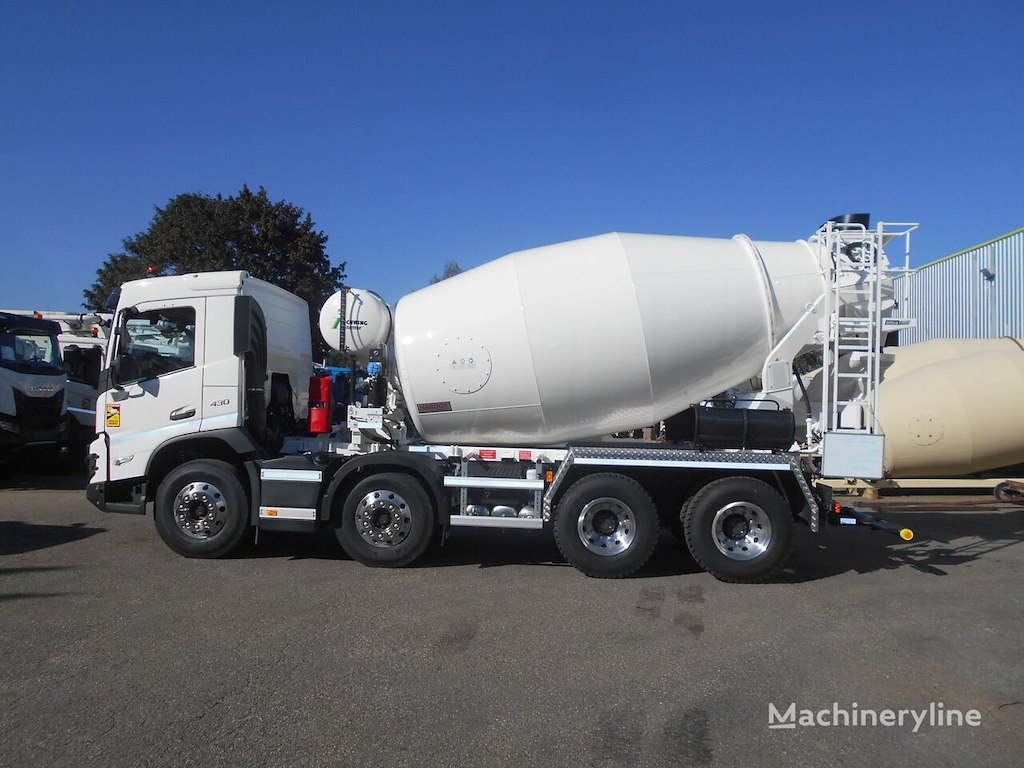 Novi Stetter na šasiji Volvo FMX84RF1L kamion s mešalicom za beton