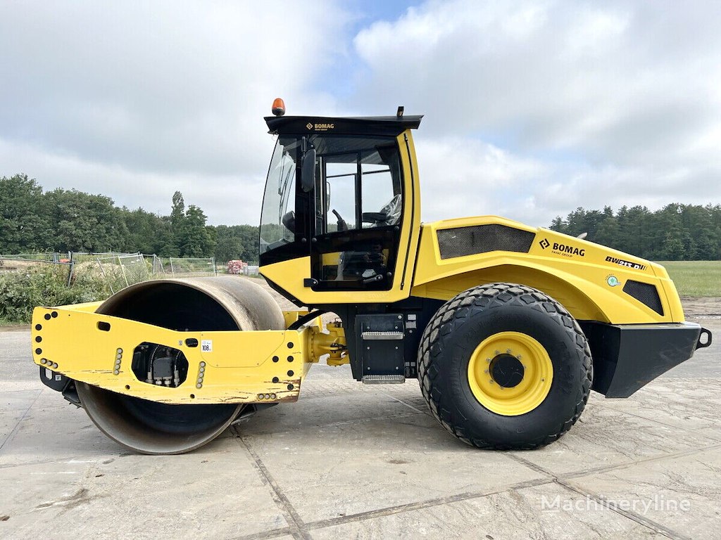 BOMAG BW213D-5 kompaktor s jednim valjkom