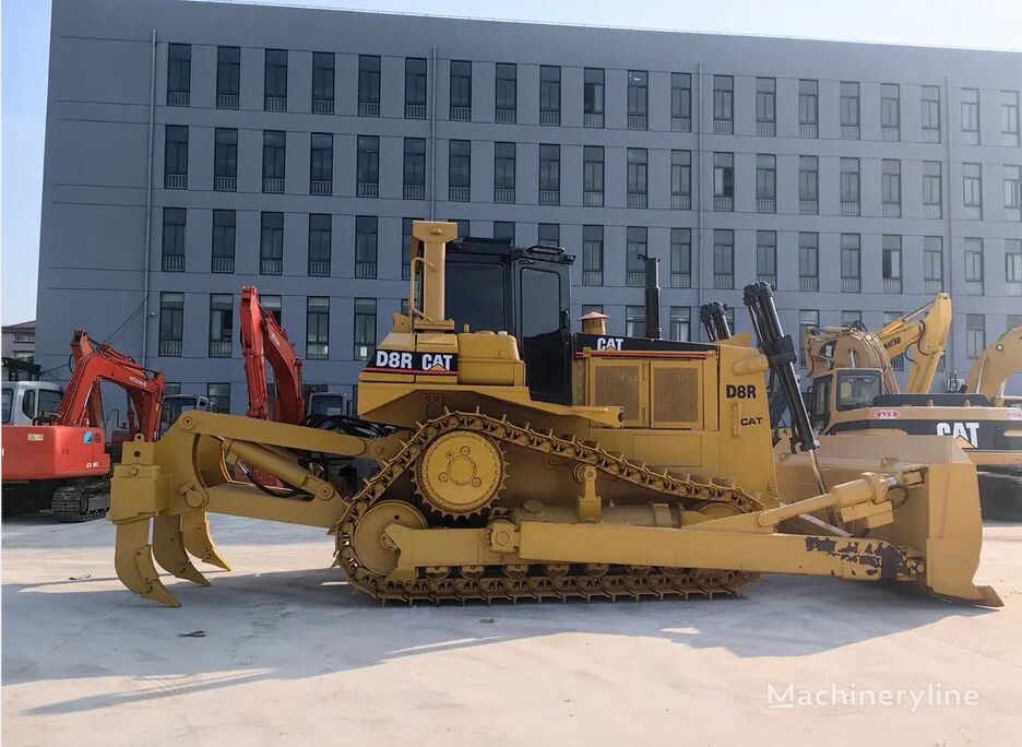 Caterpillar D8 buldožer