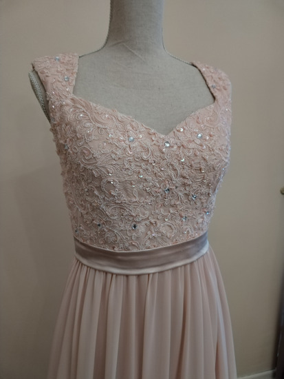 Duga svetlo roze haljina