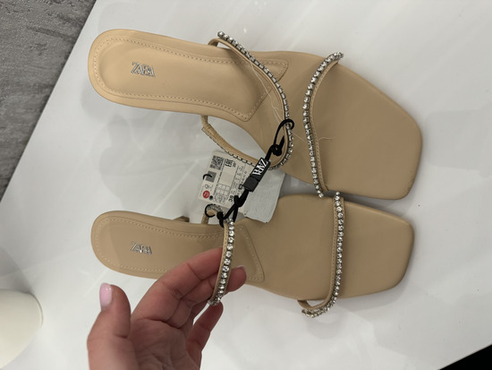 Nove Zara sandale na stiklu
