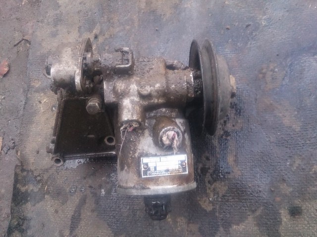 SERVO PUMPA VOLANA ZA MERCEDESA 190