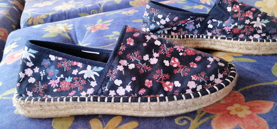 SNIZENO Nove espadrile