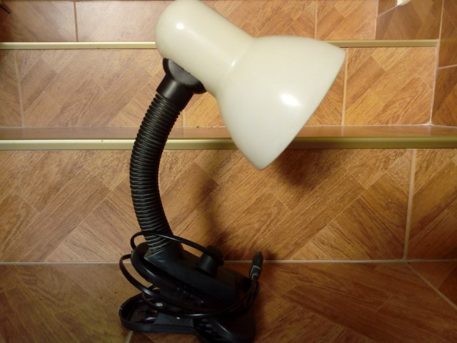 Stona lampa sa štipaljkom