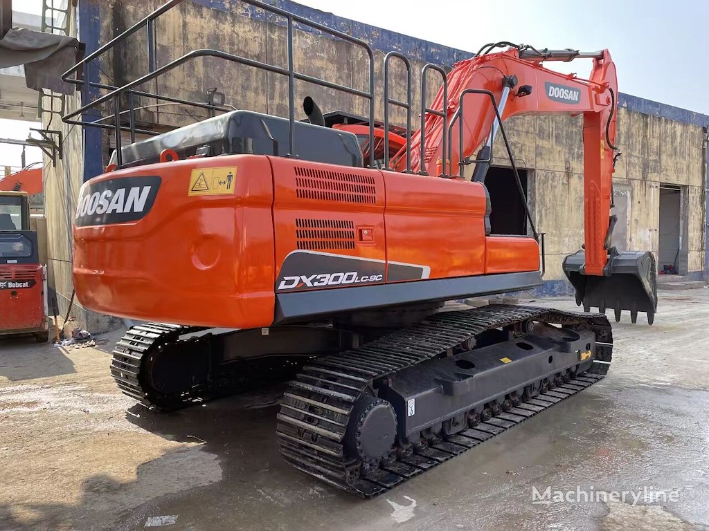 Doosan DX300 bager guseničar