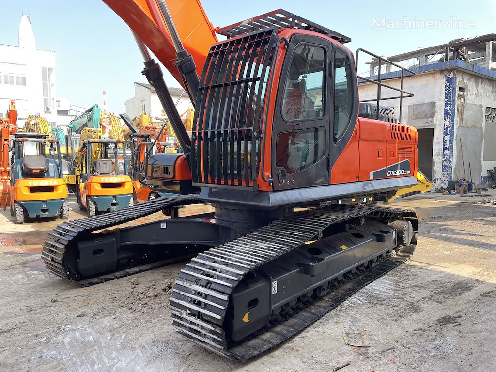 Doosan DX300 bager guseničar