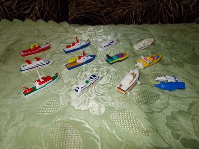 Kinder brodovi iz 90-ih godina