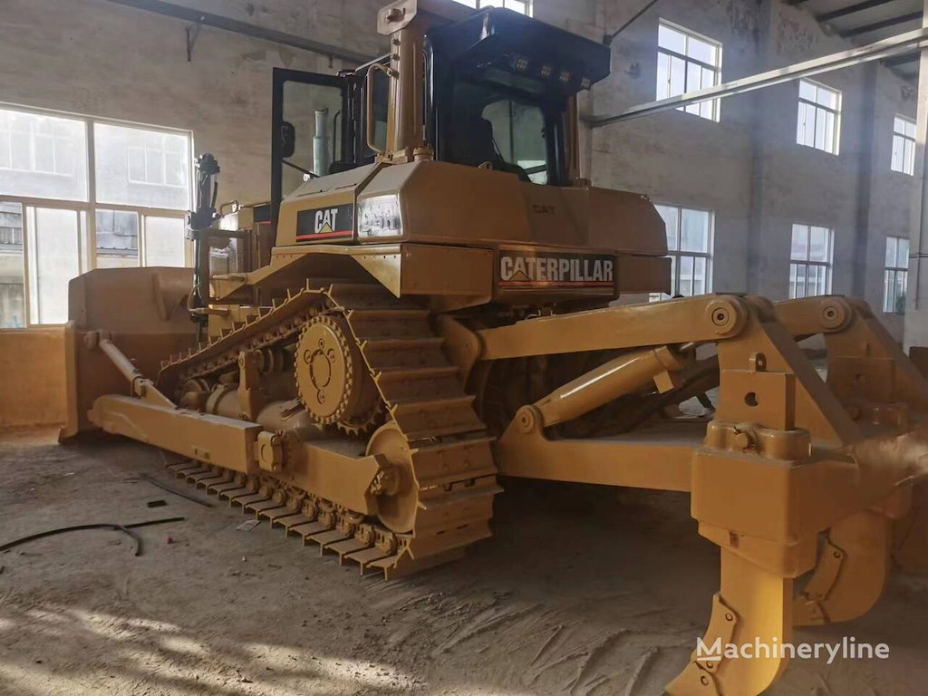 Caterpillar D8R buldožer