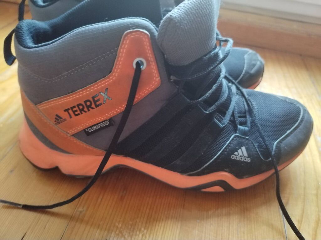 Adidas Terrex Zimske cipele br. 40 duž. gazišta 25,5 cm Nošene ali