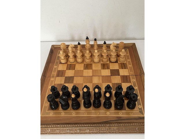 Šah drveni u duborezu, 44x44, unikatan