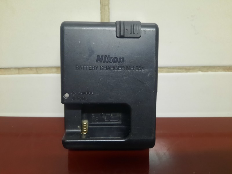 Nikon MH-25A