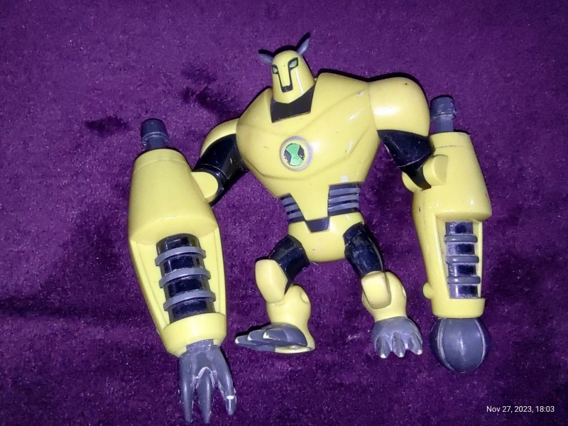 veca Ben 10 figura