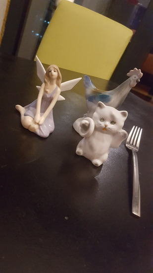 Figure porcelan macka petao anđeo