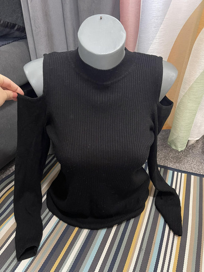 Rebrasta H&M crna rolka golih ramena L SNIZENJE